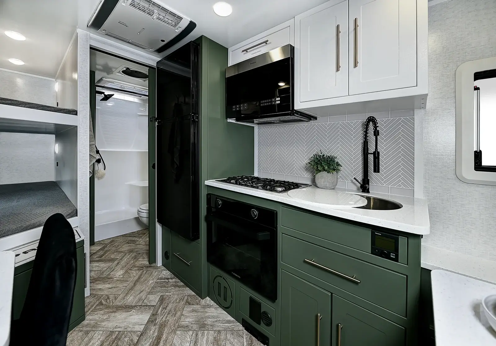 Luxury recreational Pause vehicle in Canada | Overland WBA