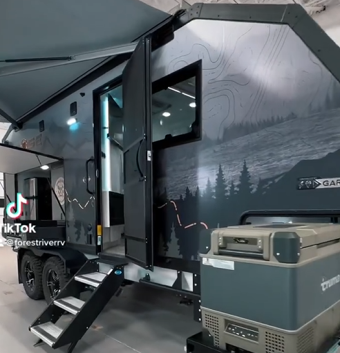 Pause RV portfolio - Overland WBA | luxury off-road RVs